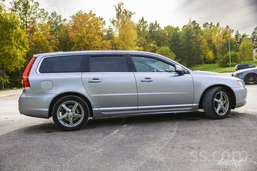 Pelēks Volvo V70 2014 Jelgava, ar dzinēja tilpumu 2.00 L un nobraukumu 320 tūkst. km par 6400 €, foto 17 vietnē AUTOMOTO.COM.LV