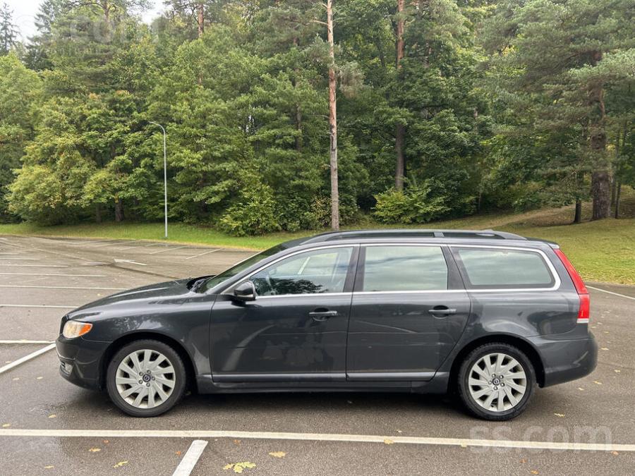 Pelēks Volvo V70 2014 Alūksne, ar dzinēja tilpumu 2.00 L un nobraukumu 0 tūkst. km par 4990 €, foto 19 vietnē AUTOMOTO.COM.LV