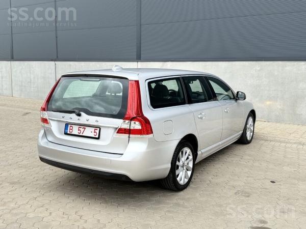 Grey Volvo V70 2015 in Riga, with an engine capacity of 2.00 L and mileage of 237 thousand km for 4000 €, photo 4 on AUTOMOTO.COM.LV