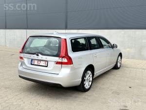 Grey Volvo V70 2015 in Riga, with an engine capacity of 2.00 L and mileage of 237 thousand km for 4000 €, photo 4 on AUTOMOTO.COM.LV