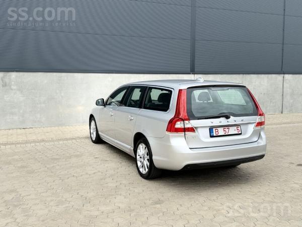 Grey Volvo V70 2015 in Riga, with an engine capacity of 2.00 L and mileage of 237 thousand km for 4000 €, photo 5 on AUTOMOTO.COM.LV