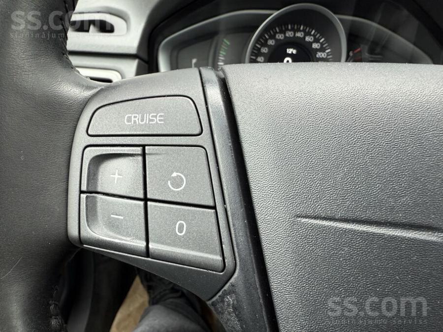 Grey Volvo V70 2015 in Riga, with an engine capacity of 2.00 L and mileage of 237 thousand km for 4000 €, photo 17 on AUTOMOTO.COM.LV