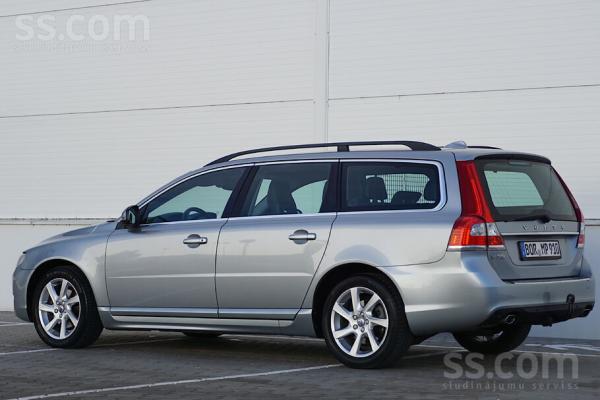 Pelēks Volvo V70 2015 Rīga, ar dzinēja tilpumu 2.00 L un nobraukumu 267 tūkst. km par 2150 €, foto 6 vietnē AUTOMOTO.COM.LV