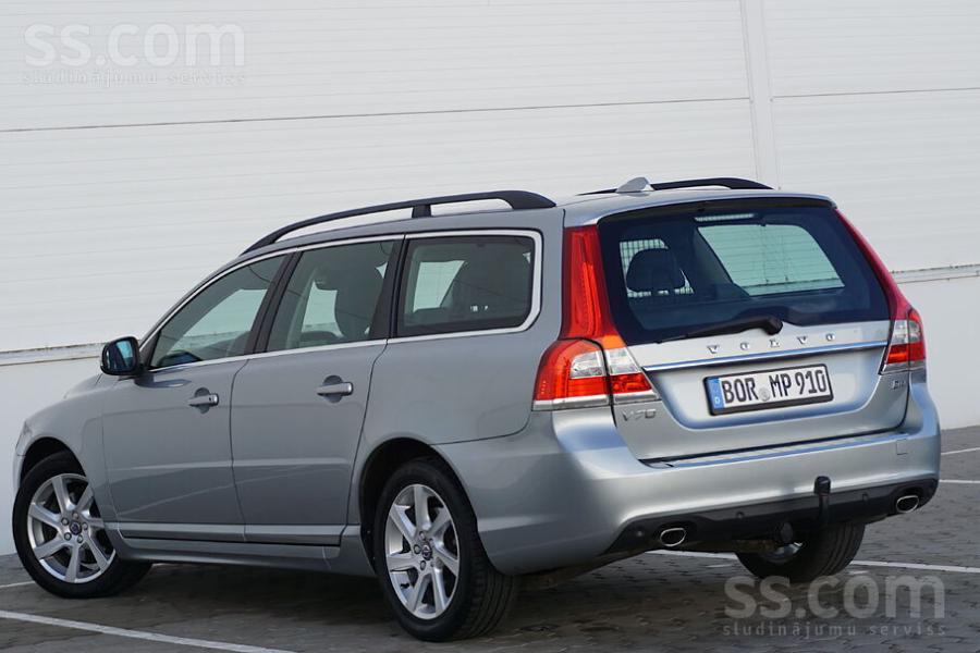 Pelēks Volvo V70 2015 Rīga, ar dzinēja tilpumu 2.00 L un nobraukumu 267 tūkst. km par 2150 €, foto 7 vietnē AUTOMOTO.COM.LV