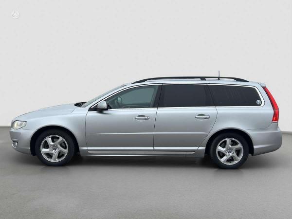 Grey Volvo V70 2015 in Vilnius, with an engine capacity of 2.00 L and mileage of 294 thousand km for 9000 €, photo 3 on AUTOMOTO.COM.LV