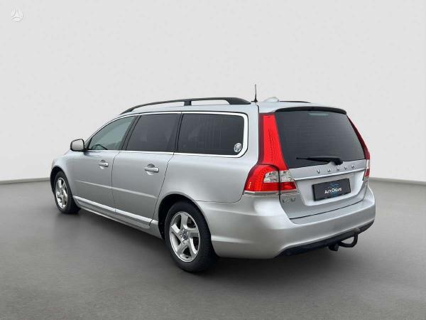 Grey Volvo V70 2015 in Vilnius, with an engine capacity of 2.00 L and mileage of 294 thousand km for 9000 €, photo 4 on AUTOMOTO.COM.LV