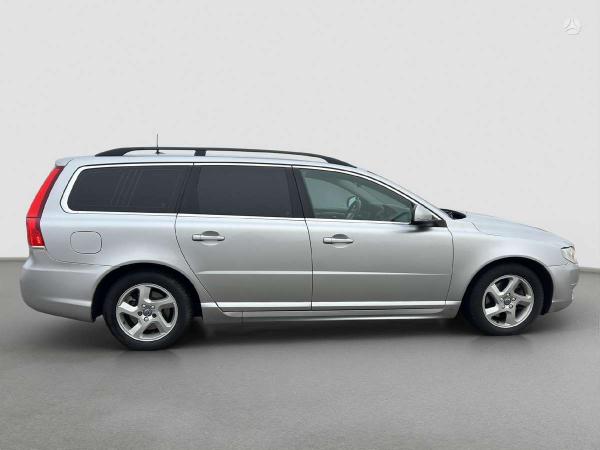 Grey Volvo V70 2015 in Vilnius, with an engine capacity of 2.00 L and mileage of 294 thousand km for 9000 €, photo 7 on AUTOMOTO.COM.LV