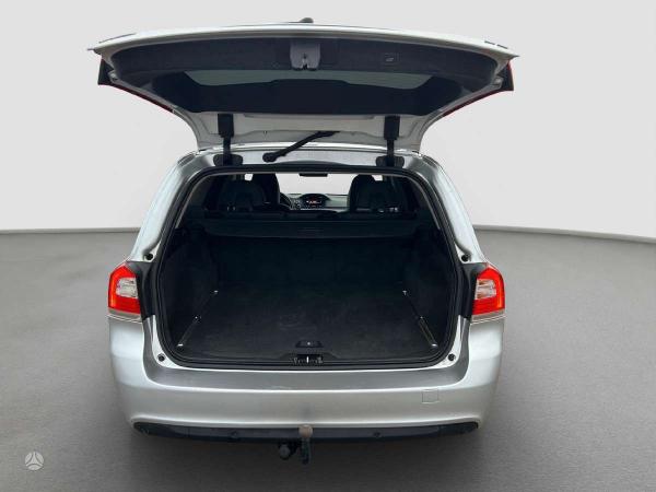Grey Volvo V70 2015 in Vilnius, with an engine capacity of 2.00 L and mileage of 294 thousand km for 9000 €, photo 9 on AUTOMOTO.COM.LV