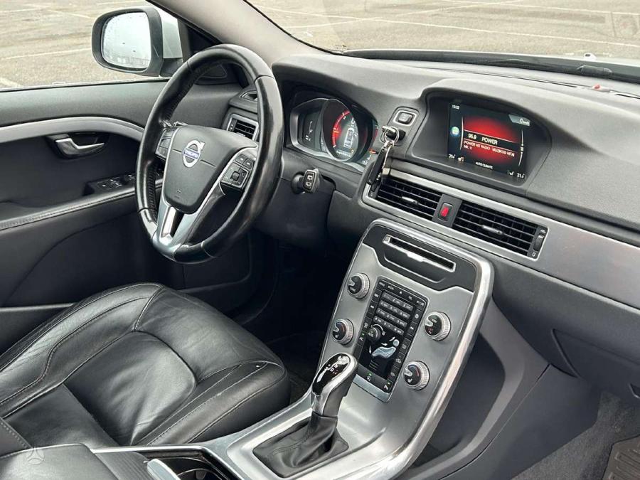 Pelēks Volvo V70 2015 Viļņa, ar dzinēja tilpumu 2.00 L un nobraukumu 294 tūkst. km par 9000 €, foto 24 vietnē AUTOMOTO.COM.LV