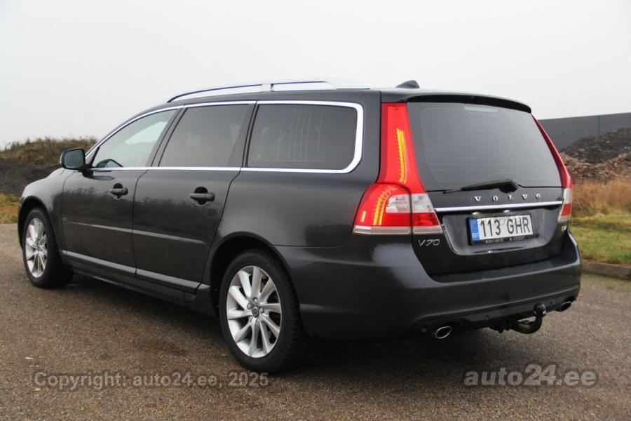 Grey Volvo V70 2015 in Tartu, with an engine capacity of 2.00 L and mileage of 300 thousand km for 6500 €, photo 4 on AUTOMOTO.COM.LV