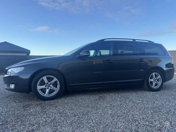 Pelēks Volvo V70 2015 Alīta, ar dzinēja tilpumu 1.98 L un nobraukumu 260 tūkst. km par 6999 €, foto 3 vietnē AUTOMOTO.COM.LV