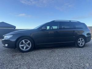 Pelēks Volvo V70 2015 Alīta, ar dzinēja tilpumu 1.98 L un nobraukumu 260 tūkst. km par 6999 €, foto 3 vietnē AUTOMOTO.COM.LV
