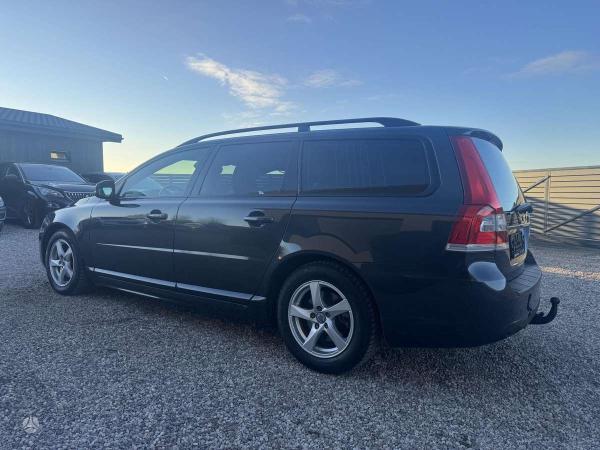 Pelēks Volvo V70 2015 Alīta, ar dzinēja tilpumu 1.98 L un nobraukumu 260 tūkst. km par 6999 €, foto 6 vietnē AUTOMOTO.COM.LV