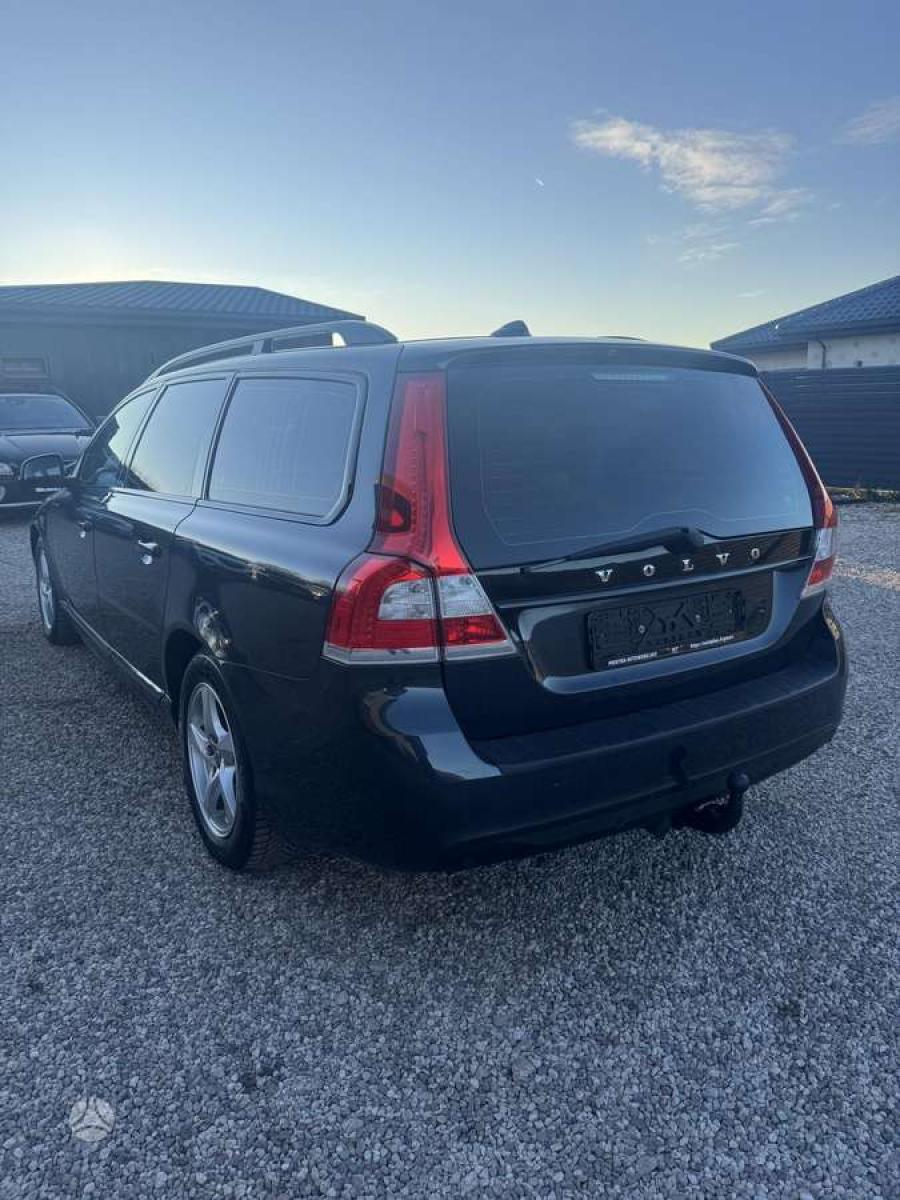 Pelēks Volvo V70 2015 Alīta, ar dzinēja tilpumu 1.98 L un nobraukumu 260 tūkst. km par 6999 €, foto 7 vietnē AUTOMOTO.COM.LV