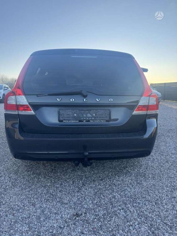 Pelēks Volvo V70 2015 Alīta, ar dzinēja tilpumu 1.98 L un nobraukumu 260 tūkst. km par 6999 €, foto 8 vietnē AUTOMOTO.COM.LV