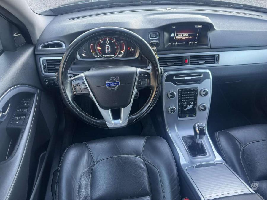 Pelēks Volvo V70 2015 Alīta, ar dzinēja tilpumu 1.98 L un nobraukumu 260 tūkst. km par 6999 €, foto 13 vietnē AUTOMOTO.COM.LV
