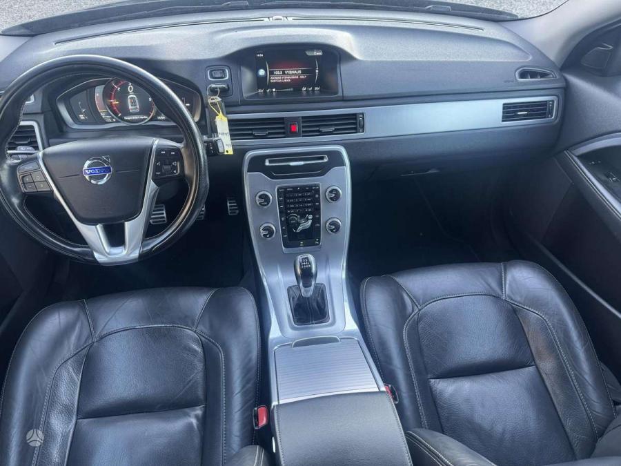 Pelēks Volvo V70 2015 Alīta, ar dzinēja tilpumu 1.98 L un nobraukumu 260 tūkst. km par 6999 €, foto 19 vietnē AUTOMOTO.COM.LV
