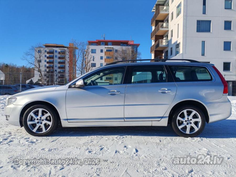 Grey Volvo V70 2015 in Tallinn, with an engine capacity of 2.00 L and mileage of 260 thousand km for 8999 €, photo 3 on AUTOMOTO.COM.LV
