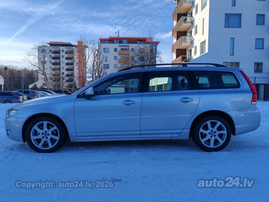 Grey Volvo V70 2015 in Tallinn, with an engine capacity of 2.00 L and mileage of 260 thousand km for 8999 €, photo 4 on AUTOMOTO.COM.LV