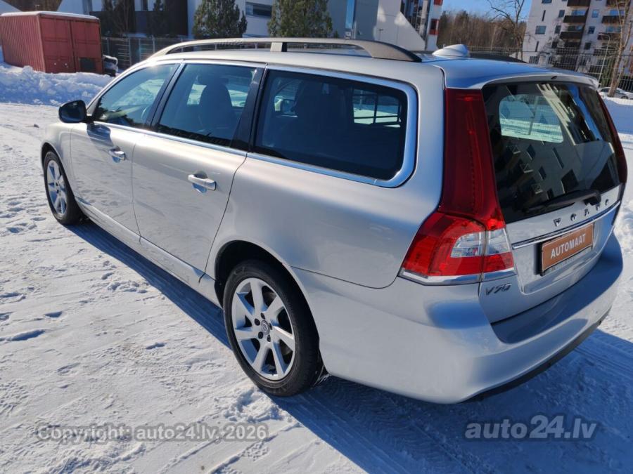 Grey Volvo V70 2015 in Tallinn, with an engine capacity of 2.00 L and mileage of 260 thousand km for 8999 €, photo 5 on AUTOMOTO.COM.LV