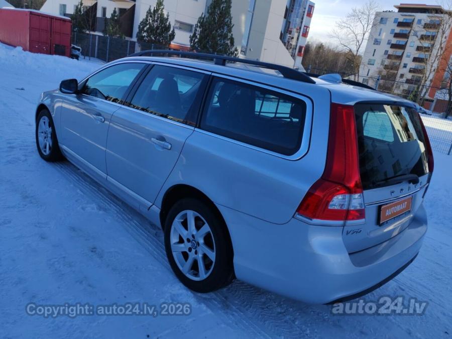Grey Volvo V70 2015 in Tallinn, with an engine capacity of 2.00 L and mileage of 260 thousand km for 8999 €, photo 6 on AUTOMOTO.COM.LV
