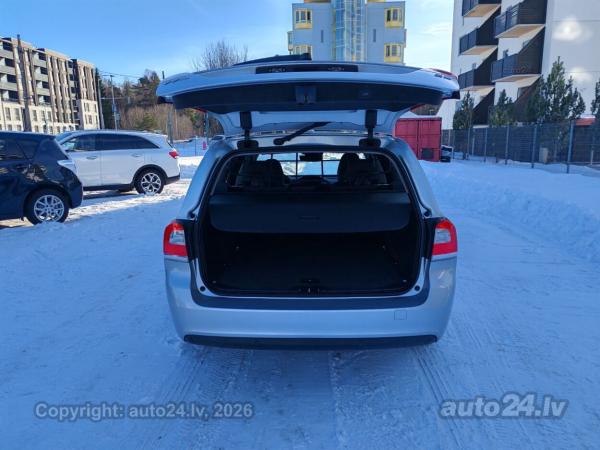 Pelēks Volvo V70 2015 Tallina, ar dzinēja tilpumu 2.00 L un nobraukumu 260 tūkst. km par 8999 €, foto 10 vietnē AUTOMOTO.COM.LV