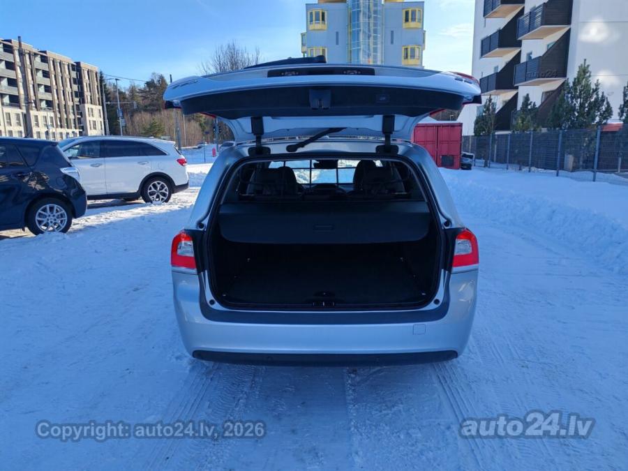 Grey Volvo V70 2015 in Tallinn, with an engine capacity of 2.00 L and mileage of 260 thousand km for 8999 €, photo 10 on AUTOMOTO.COM.LV