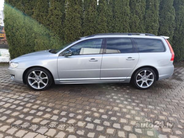 Grey Volvo V70 2015 in Paide, with an engine capacity of 2.00 L and mileage of 236 thousand km for 6990 €, photo 2 on AUTOMOTO.COM.LV