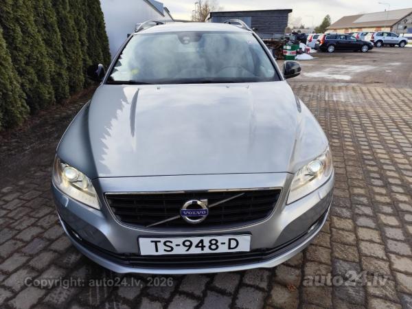 Grey Volvo V70 2015 in Paide, with an engine capacity of 2.00 L and mileage of 236 thousand km for 6990 €, photo 3 on AUTOMOTO.COM.LV