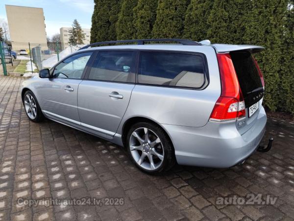 Grey Volvo V70 2015 in Paide, with an engine capacity of 2.00 L and mileage of 236 thousand km for 6990 €, photo 4 on AUTOMOTO.COM.LV