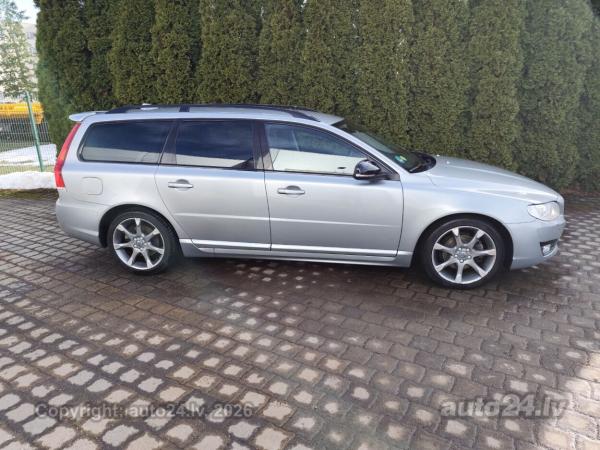 Grey Volvo V70 2015 in Paide, with an engine capacity of 2.00 L and mileage of 236 thousand km for 6990 €, photo 7 on AUTOMOTO.COM.LV