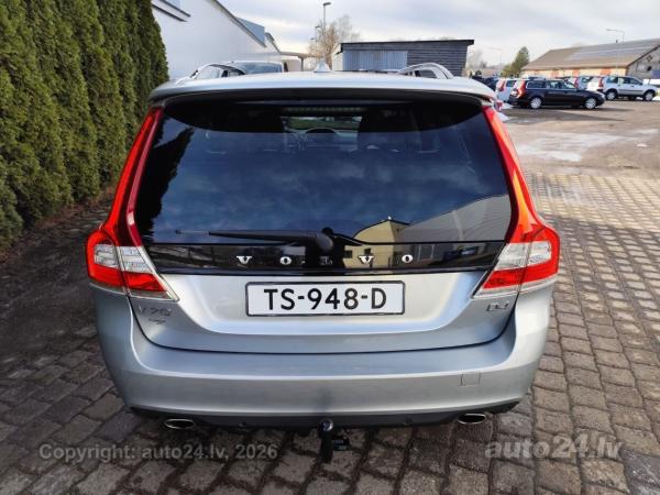 Grey Volvo V70 2015 in Paide, with an engine capacity of 2.00 L and mileage of 236 thousand km for 6990 €, photo 8 on AUTOMOTO.COM.LV