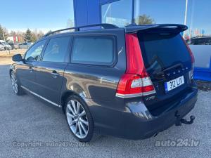 Grey Volvo V70 2015 in Paide, with an engine capacity of 2.00 L and mileage of 291 thousand km for 7990 €, photo 4 on AUTOMOTO.COM.LV