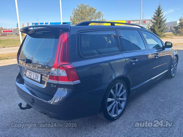 Grey Volvo V70 2015 in Paide, with an engine capacity of 2.00 L and mileage of 291 thousand km for 7990 €, photo 4 on AUTOMOTO.COM.LV