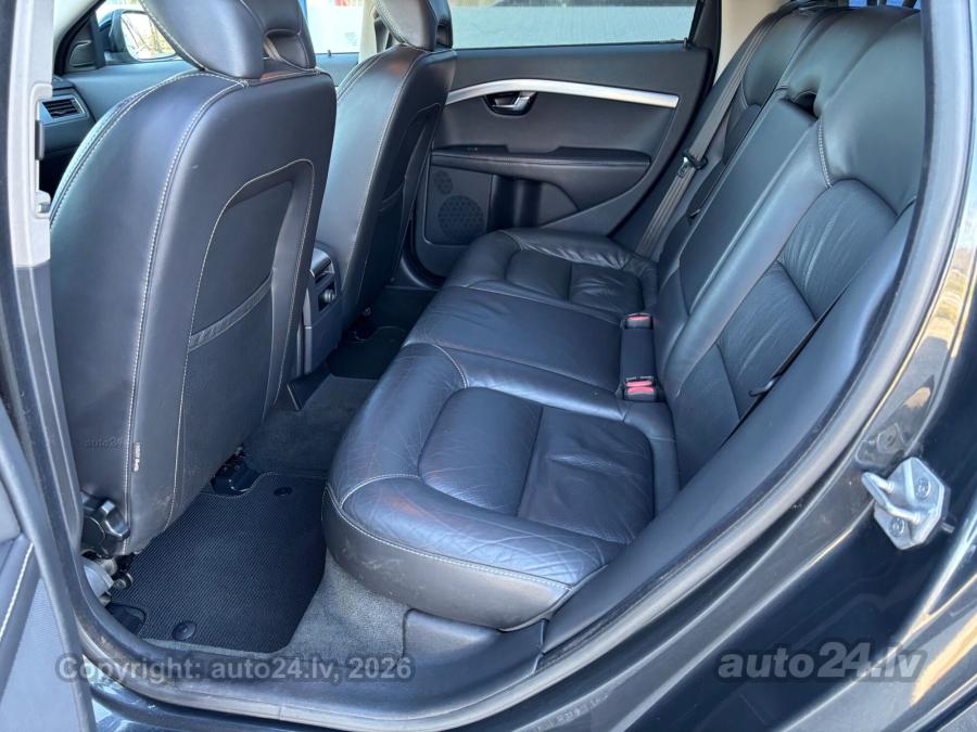 Grey Volvo V70 2015 in Paide, with an engine capacity of 2.00 L and mileage of 291 thousand km for 7990 €, photo 13 on AUTOMOTO.COM.LV