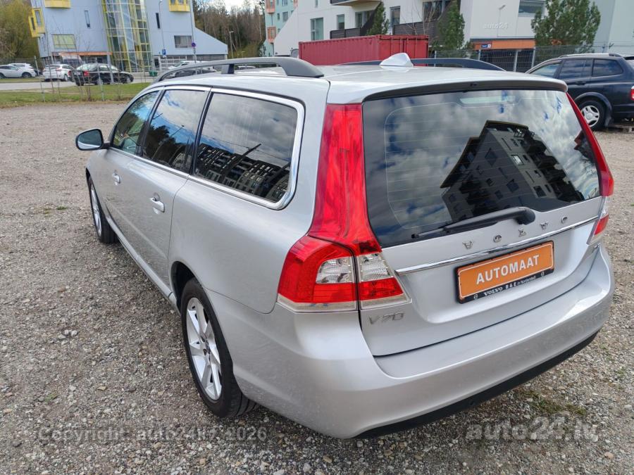 Grey Volvo V70 2015 in Tallinn, with an engine capacity of 2.00 L and mileage of 260 thousand km for 8999 €, photo 4 on AUTOMOTO.COM.LV