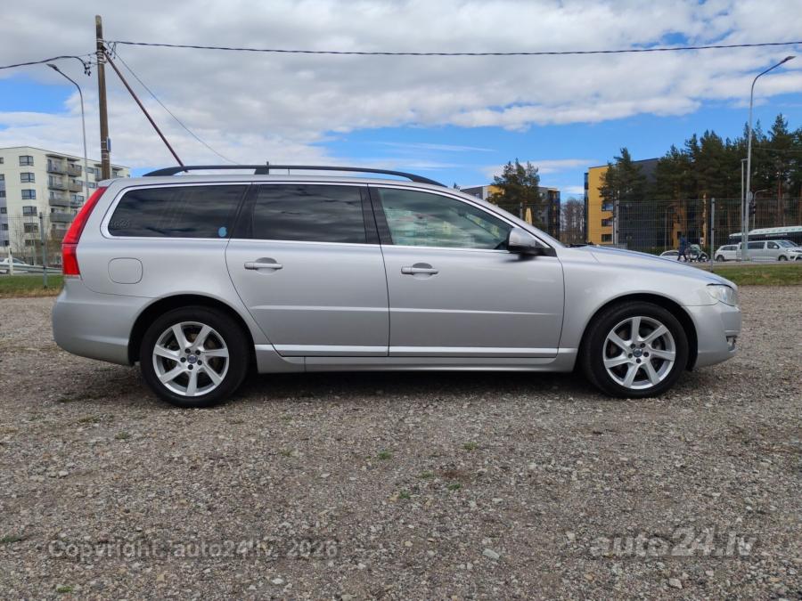 Grey Volvo V70 2015 in Tallinn, with an engine capacity of 2.00 L and mileage of 260 thousand km for 8999 €, photo 8 on AUTOMOTO.COM.LV