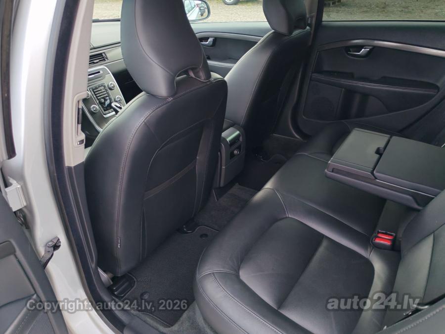 Grey Volvo V70 2015 in Tallinn, with an engine capacity of 2.00 L and mileage of 260 thousand km for 8999 €, photo 12 on AUTOMOTO.COM.LV