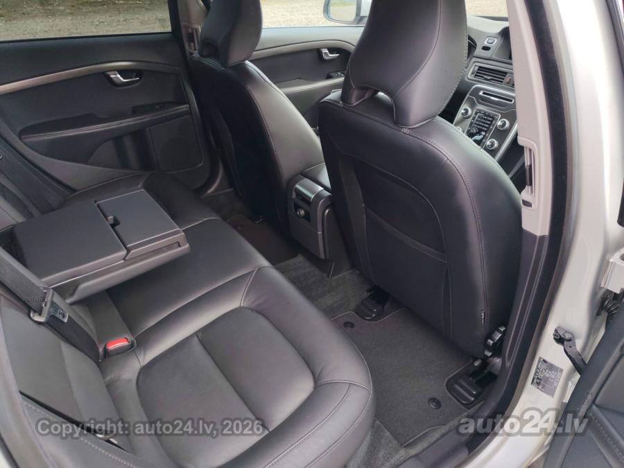 Grey Volvo V70 2015 in Tallinn, with an engine capacity of 2.00 L and mileage of 260 thousand km for 8999 €, photo 13 on AUTOMOTO.COM.LV