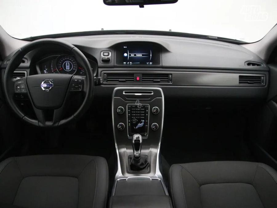Grey Volvo V70 2015 in Vilnius, with an engine capacity of 2.00 L and mileage of 186 thousand km for 7899 €, photo 3 on AUTOMOTO.COM.LV