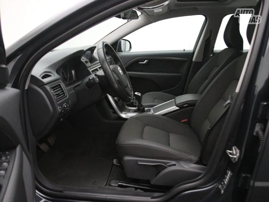 Grey Volvo V70 2015 in Vilnius, with an engine capacity of 2.00 L and mileage of 186 thousand km for 7899 €, photo 5 on AUTOMOTO.COM.LV