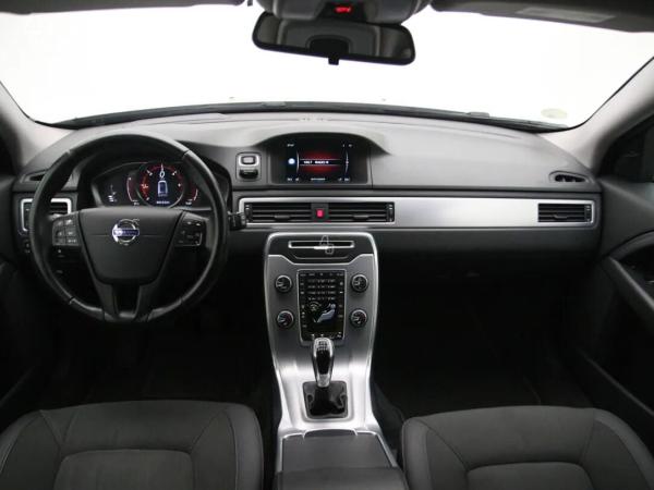 Pelēks Volvo V70 2015 Viļņa, ar dzinēja tilpumu 2.00 L un nobraukumu 217 tūkst. km par 7999 €, foto 2 vietnē AUTOMOTO.COM.LV