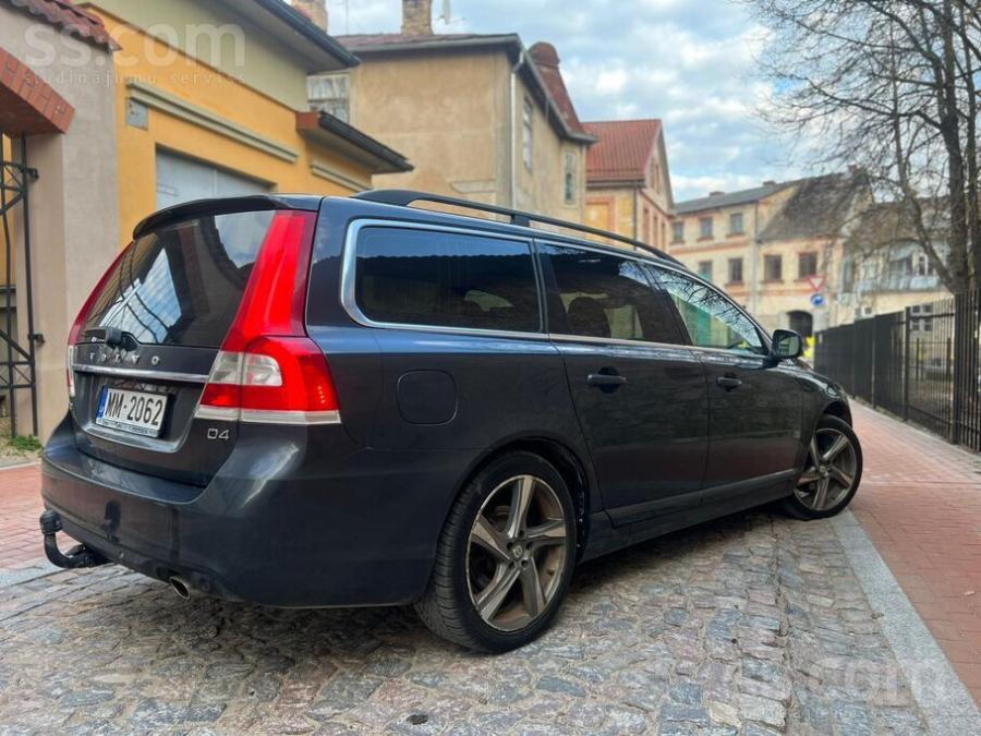 Pelēks Volvo V70 2015 Cēsis, ar dzinēja tilpumu 2.00 L un nobraukumu 444 tūkst. km par 4990 €, foto 7 vietnē AUTOMOTO.COM.LV