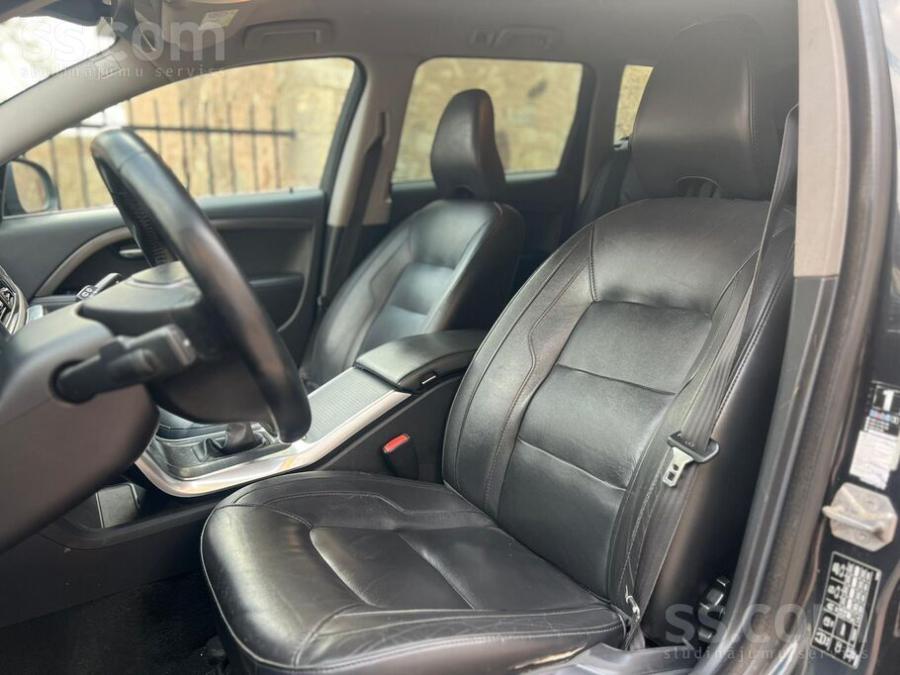 Pelēks Volvo V70 2015 Cēsis, ar dzinēja tilpumu 2.00 L un nobraukumu 444 tūkst. km par 4990 €, foto 9 vietnē AUTOMOTO.COM.LV