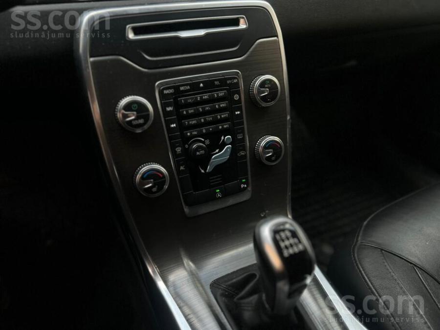 Pelēks Volvo V70 2015 Cēsis, ar dzinēja tilpumu 2.00 L un nobraukumu 444 tūkst. km par 4990 €, foto 13 vietnē AUTOMOTO.COM.LV