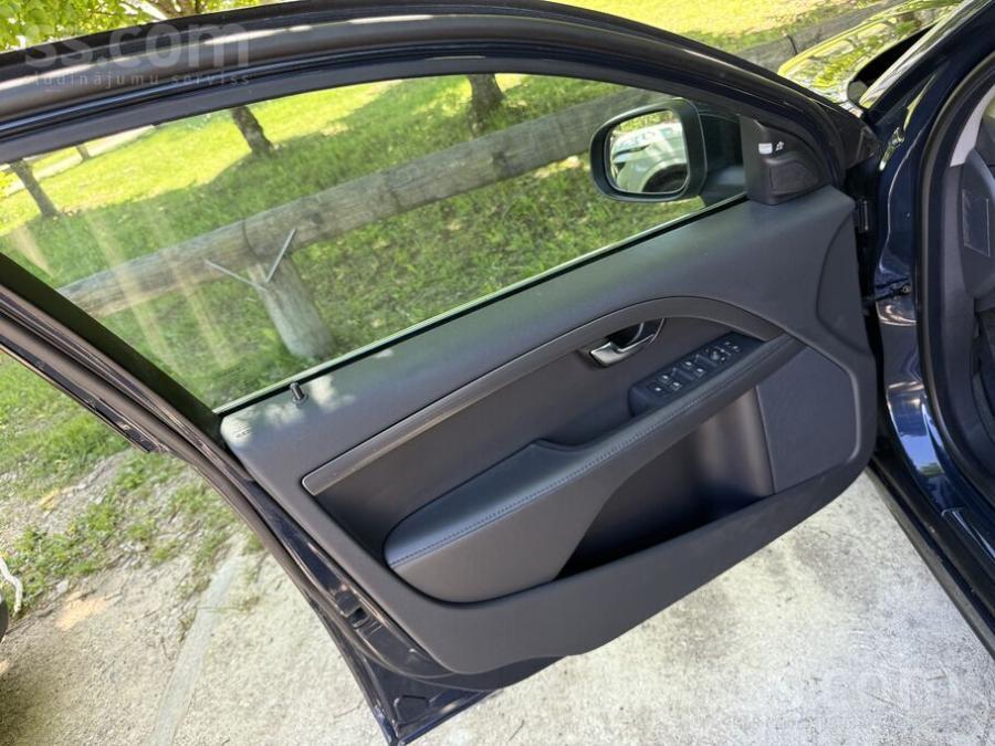 Pelēks Volvo V70 2015 Rīga, ar dzinēja tilpumu 2.00 L un nobraukumu 275 tūkst. km par 7750 €, foto 9 vietnē AUTOMOTO.COM.LV
