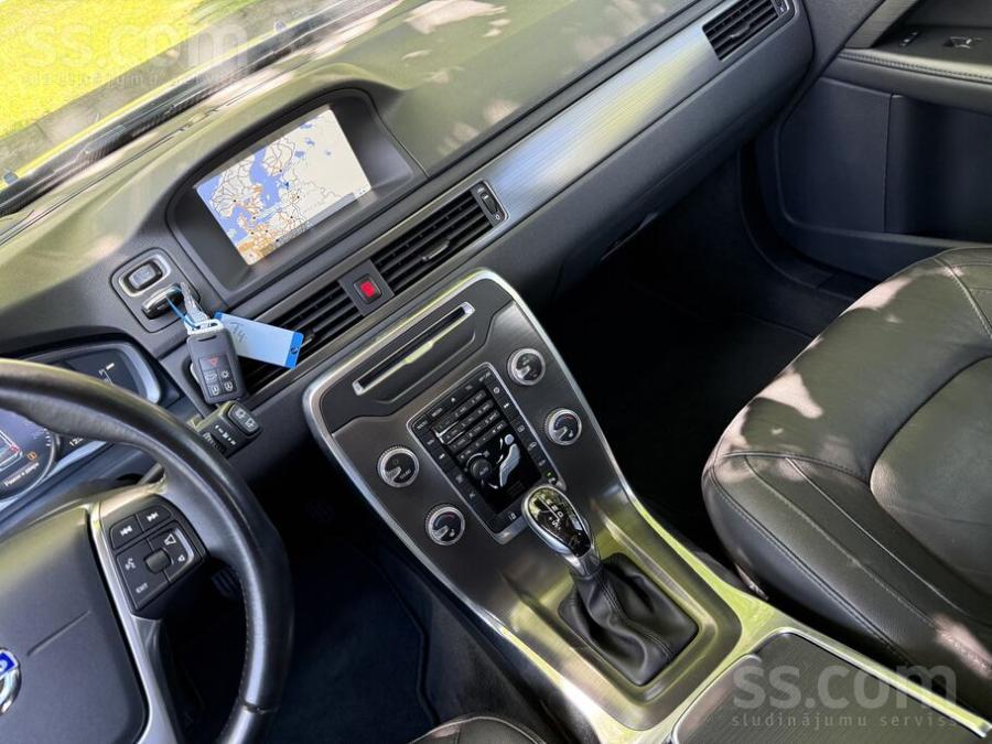 Pelēks Volvo V70 2015 Rīga, ar dzinēja tilpumu 2.00 L un nobraukumu 275 tūkst. km par 7750 €, foto 23 vietnē AUTOMOTO.COM.LV