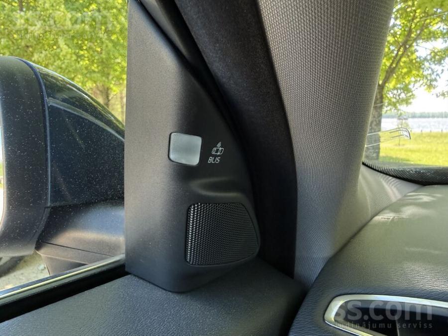 Pelēks Volvo V70 2015 Rīga, ar dzinēja tilpumu 2.00 L un nobraukumu 275 tūkst. km par 7750 €, foto 33 vietnē AUTOMOTO.COM.LV