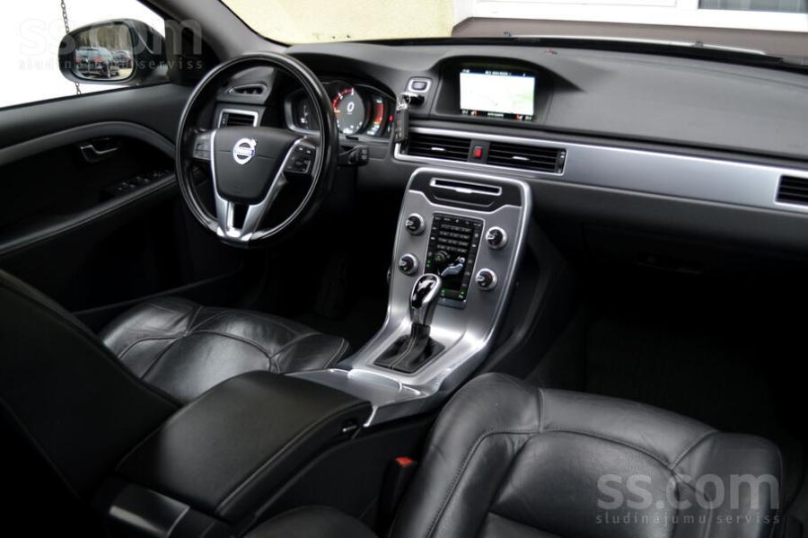 Grey Volvo V70 2015 in Tukums, with an engine capacity of 2.00 L and mileage of 275 thousand km for 8690 €, photo 13 on AUTOMOTO.COM.LV