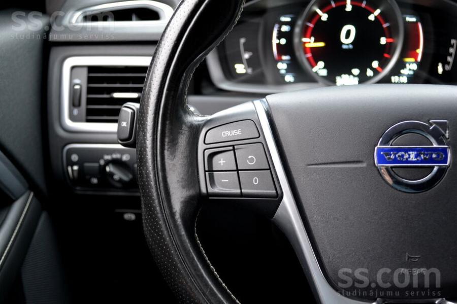 Grey Volvo V70 2015 in Tukums, with an engine capacity of 2.00 L and mileage of 275 thousand km for 8690 €, photo 22 on AUTOMOTO.COM.LV